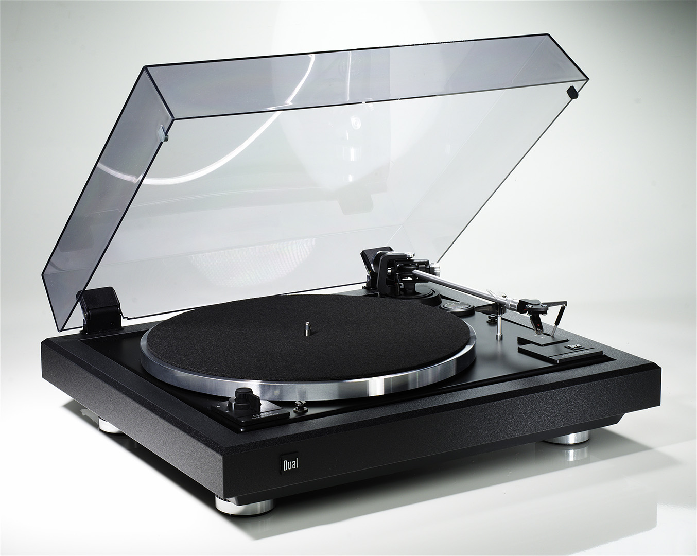 Dual turntables | Established for decades andas popular as always