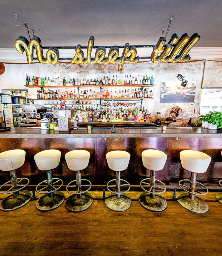 Brooklyn Burger Bar: HIGH-CLASS BURGERS AND COCKTAILS