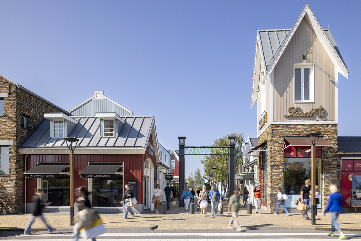Shop, dine and explore at Batavia Stad Fashion Outlet