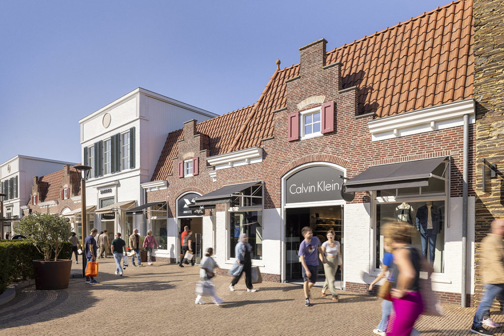 Shop, dine and explore at Batavia Stad Fashion Outlet